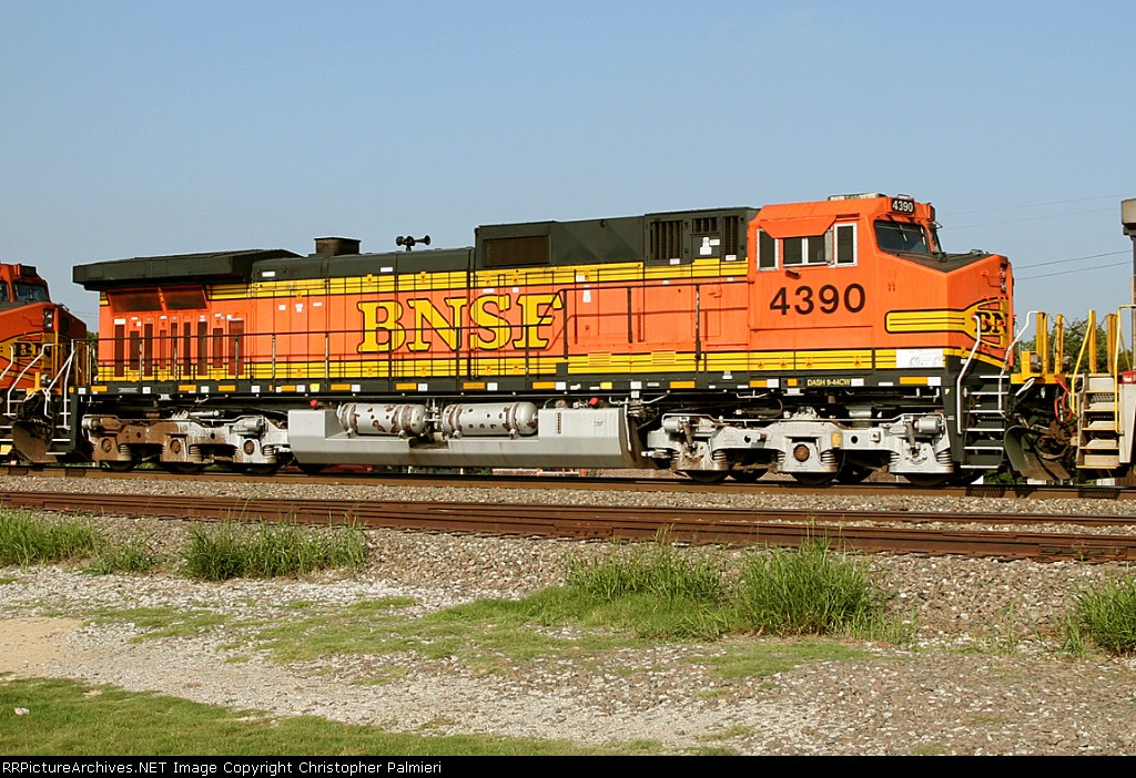 BNSF 4390